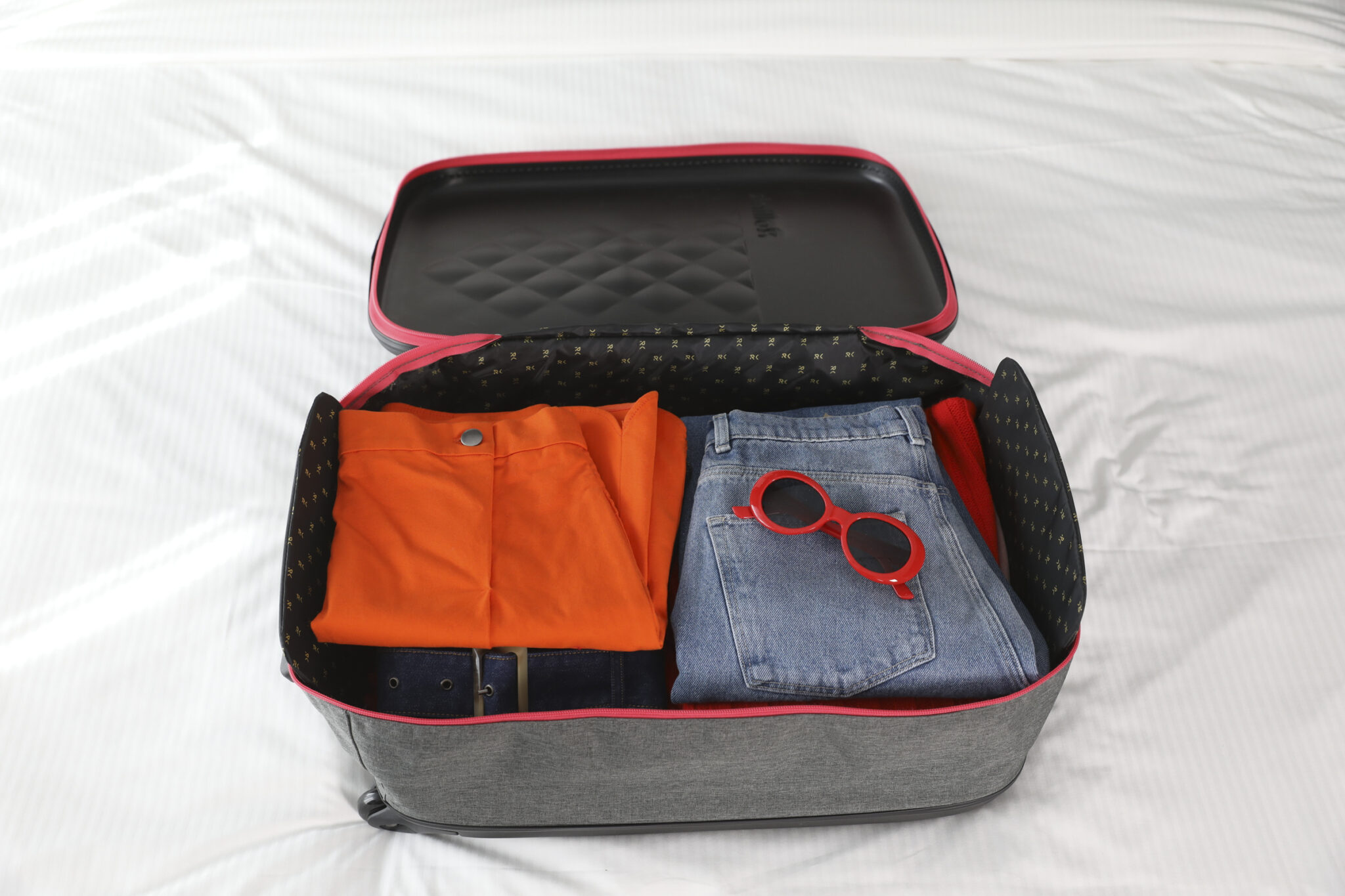 Travelling in style with the Rollink Flex Earth trolley | Maikii